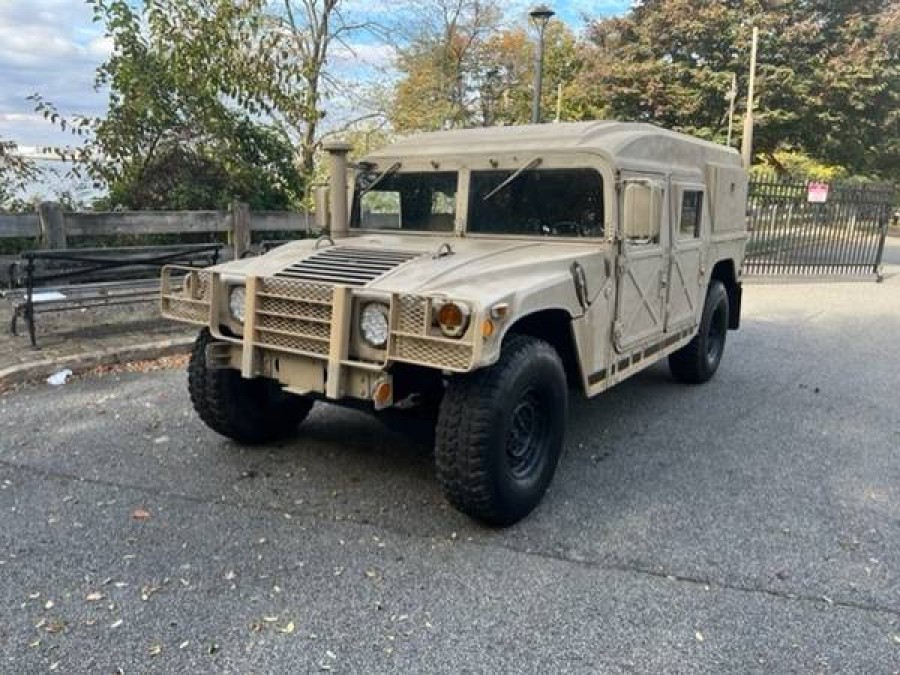 AM General Humvee M998