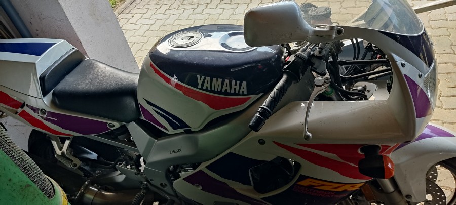 Yamaha FZR 600 in rostfreiem Zustand zu erwerben