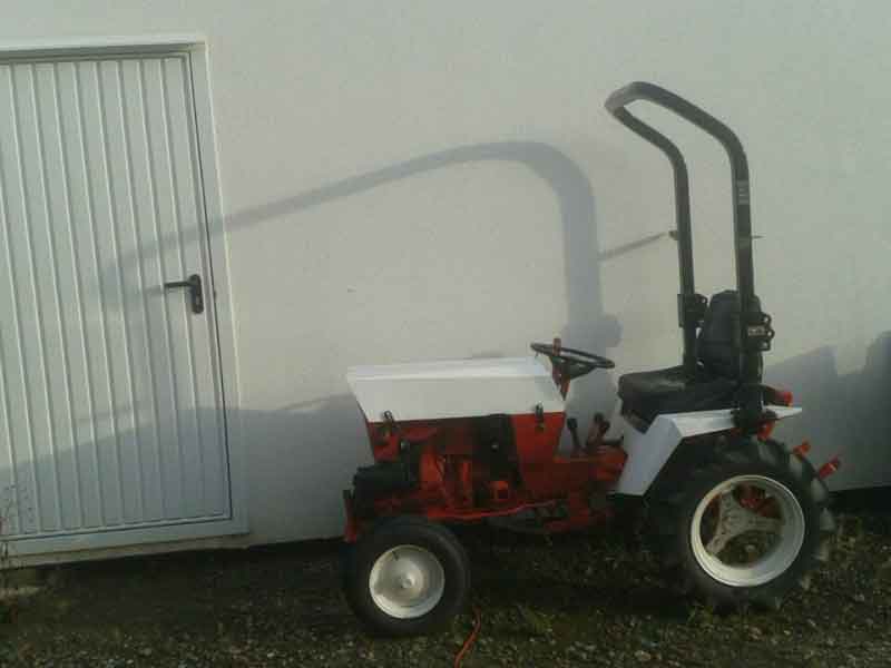 Agrarfahrzeuge,Oldtimer Trecker Gutbrod 1050 mit 4 Anbauteilen und ...